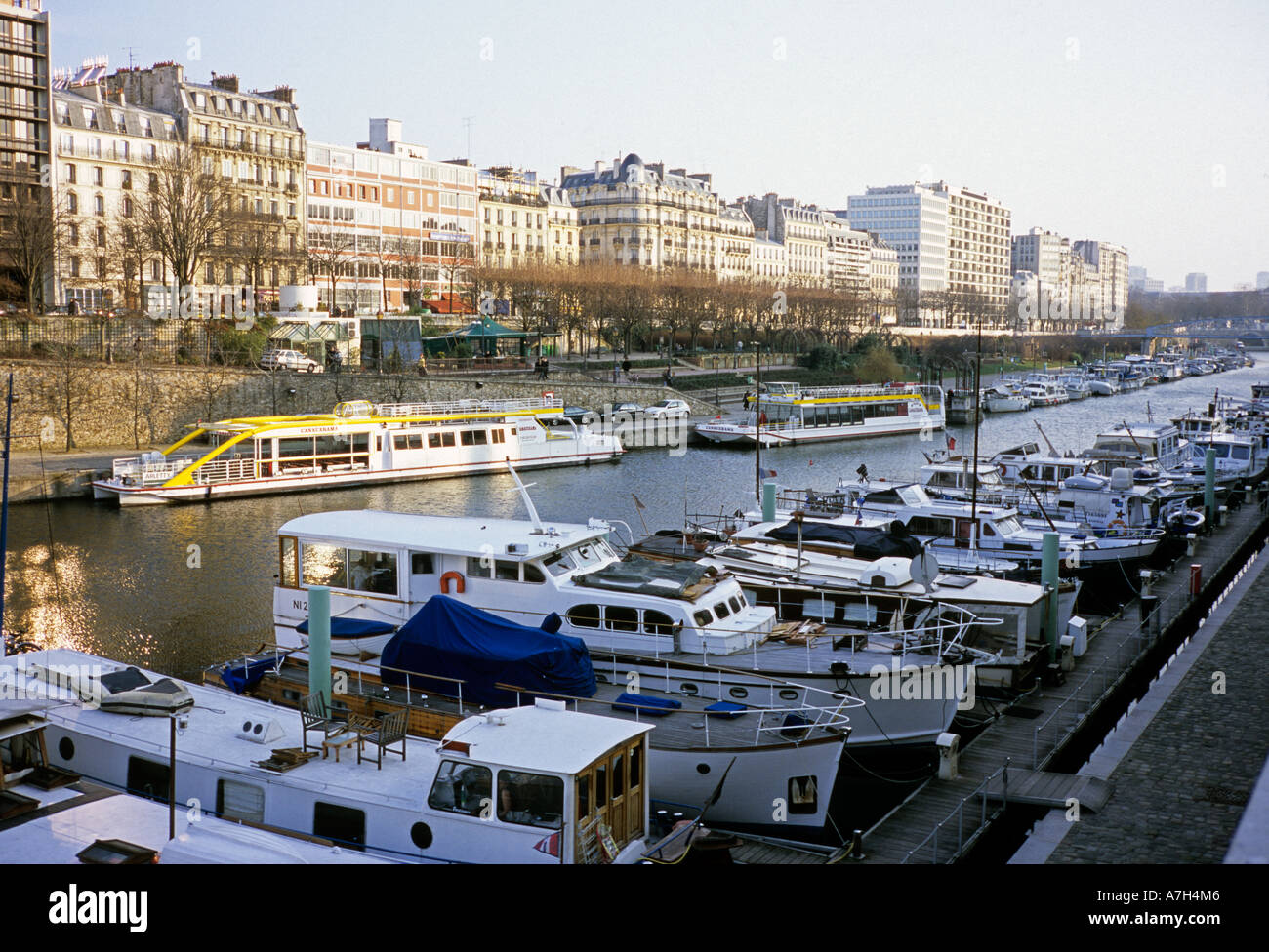 Paris, Port de l'Arsenal, ships and boats Stock Photo - Alamy