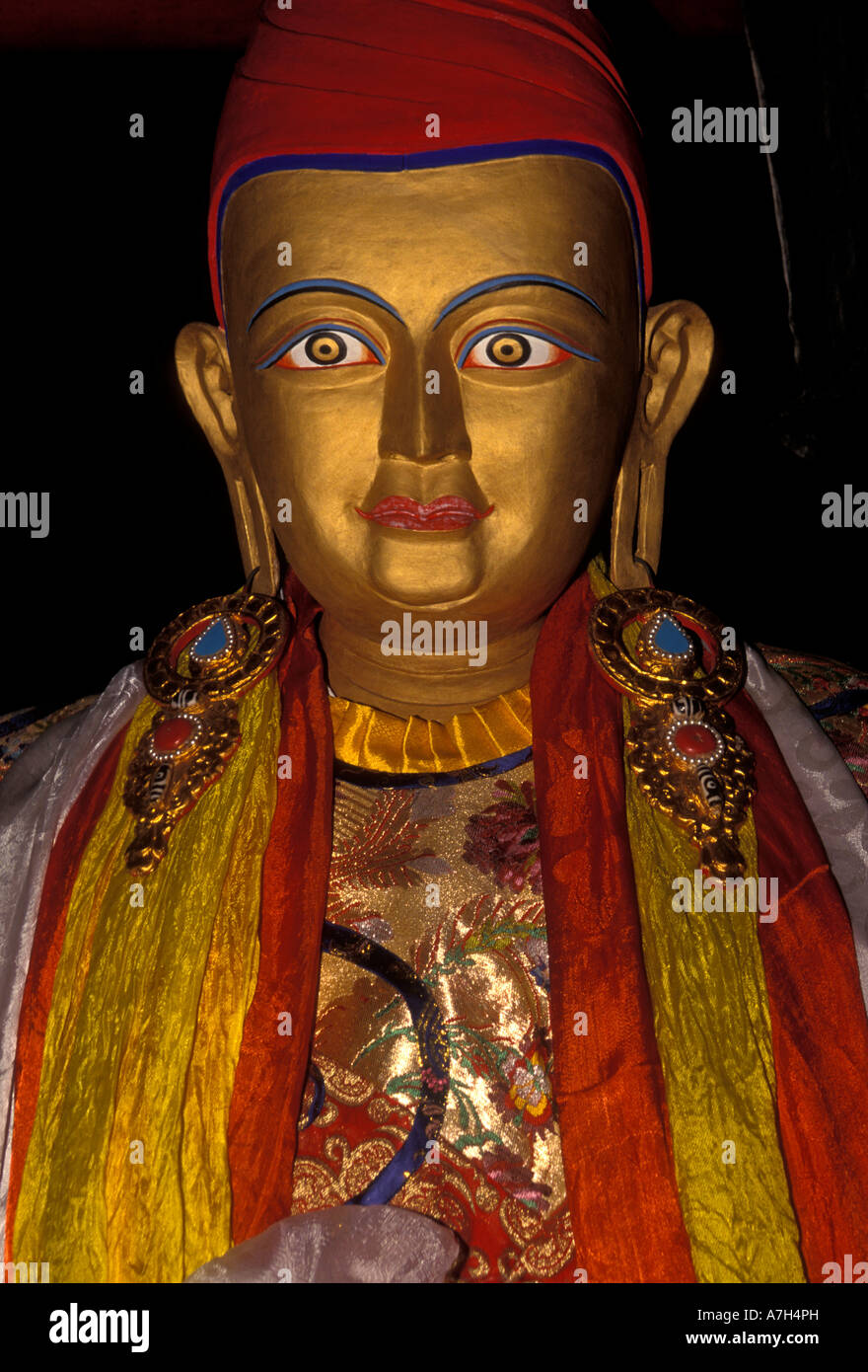 statue of King Songtsen Gampo, King Songtsen Gampo, Tombs of the ...