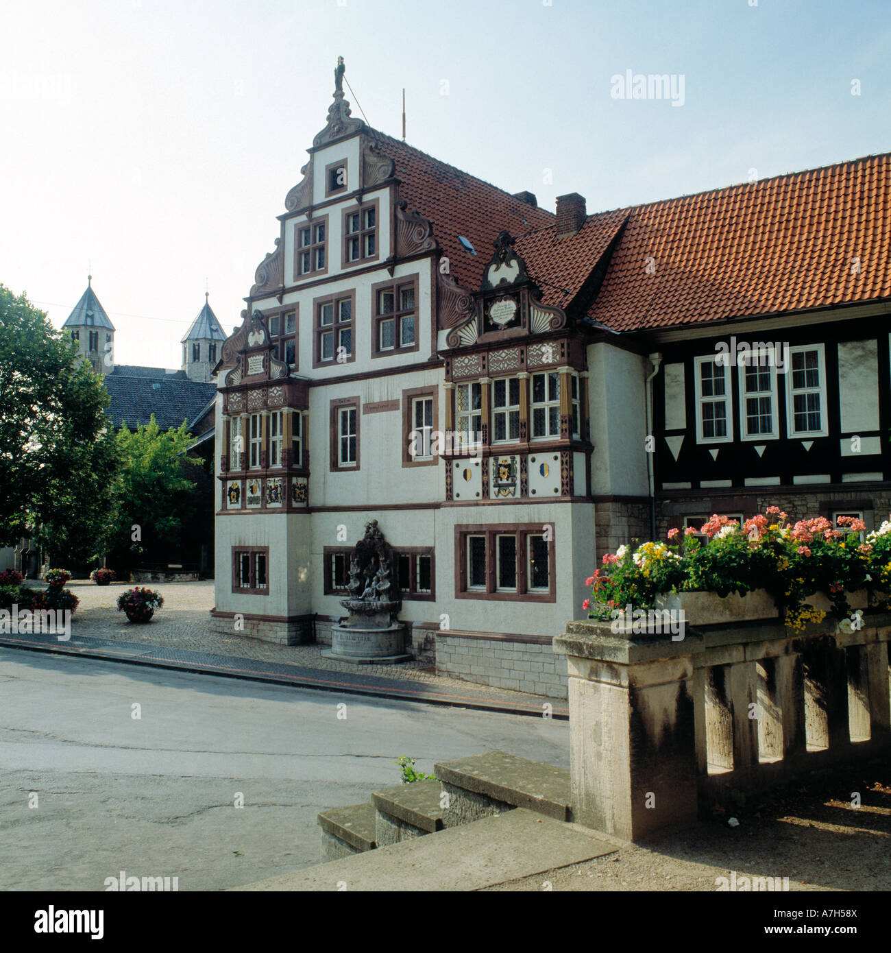 ehemaliges Damenstift und Stiftskirche St. Anastasius und St ...