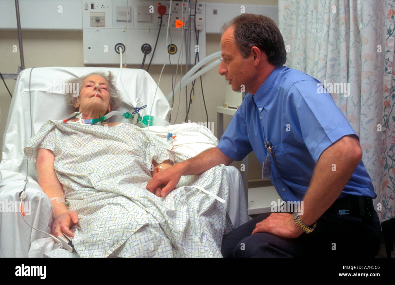 Hospital chaplain patient hi-res stock photography and images - Alamy
