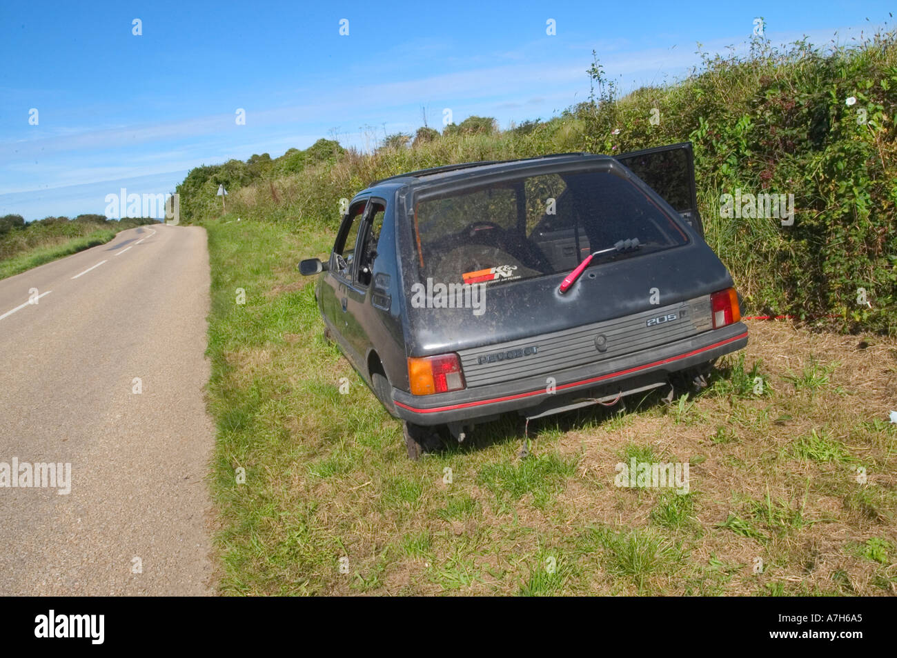 A Dumped Car in The Cornish Countryside Stock Photo - Alamy