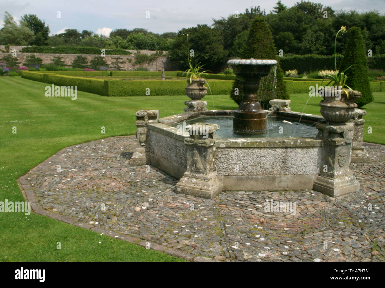 Fountain in Pitmedden Gardens Stock Photo - Alamy