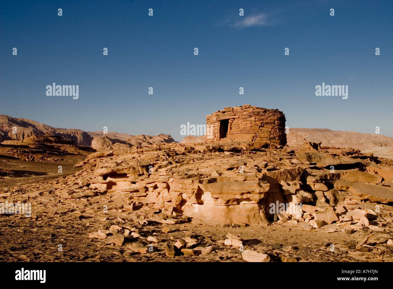 5000 year old stone tomb hi-res stock photography and images - Alamy