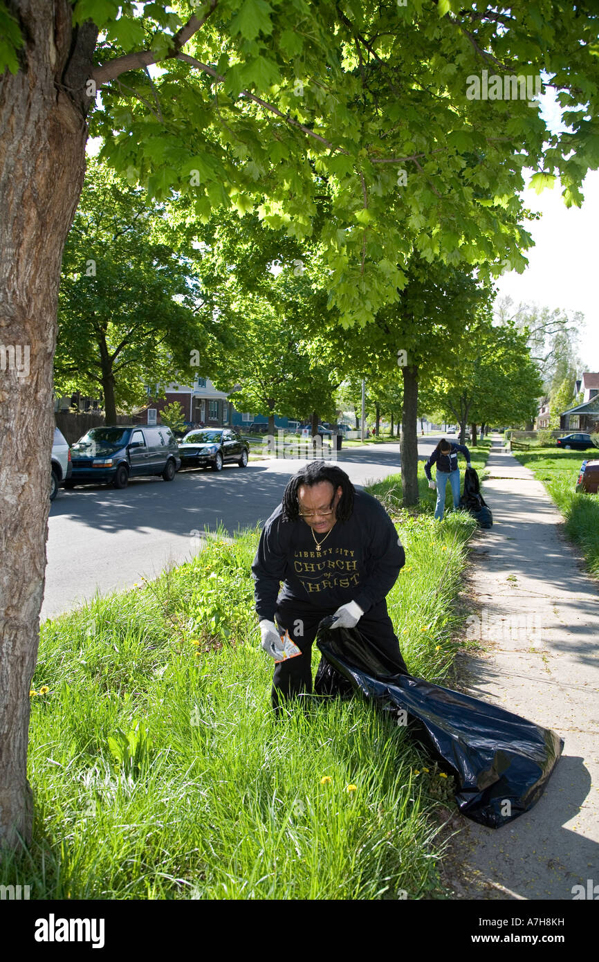 Neighborhood cleanup trash hi-res stock photography and images - Alamy