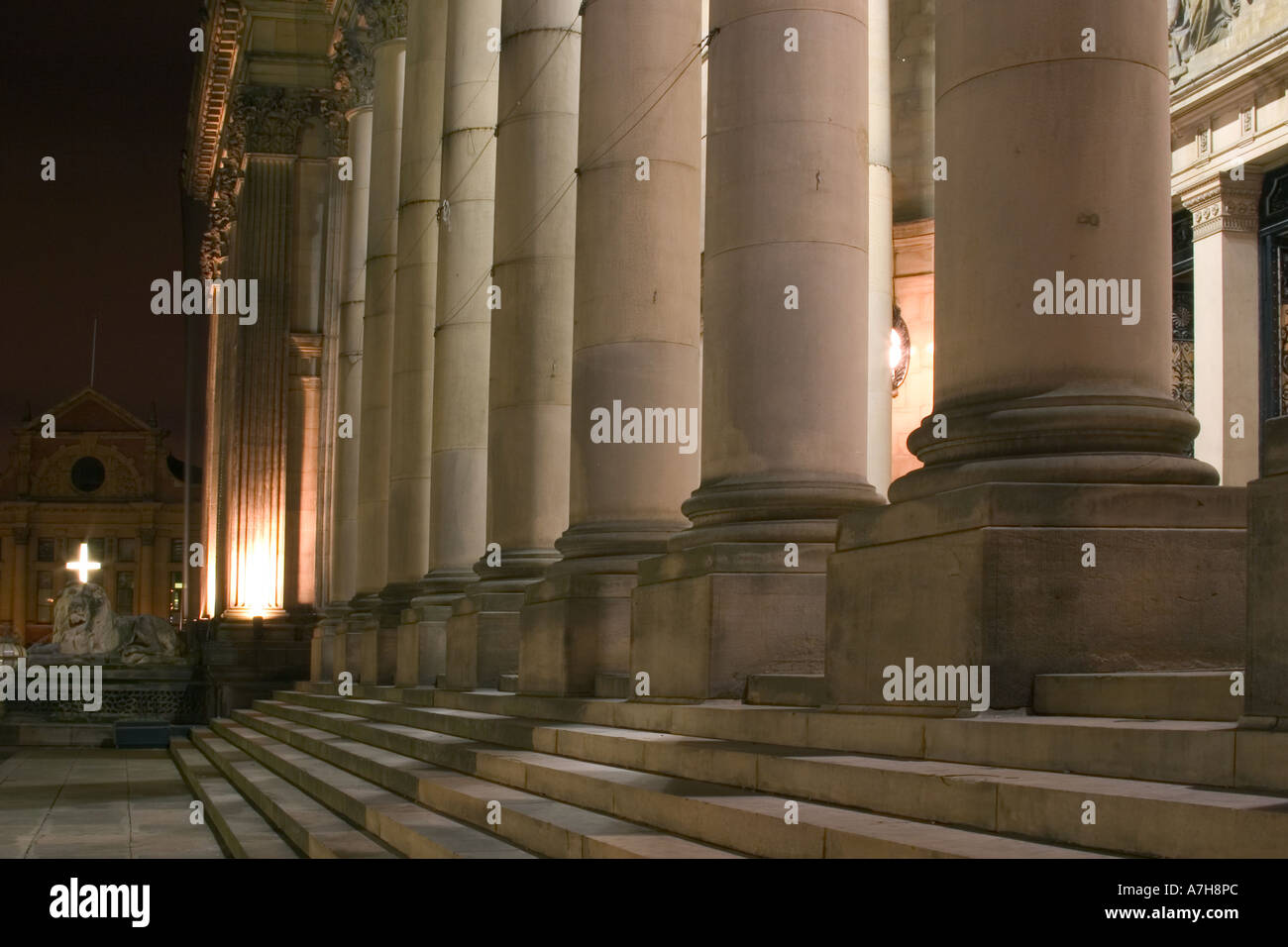 Leeds town hall steps hi-res stock photography and images - Alamy