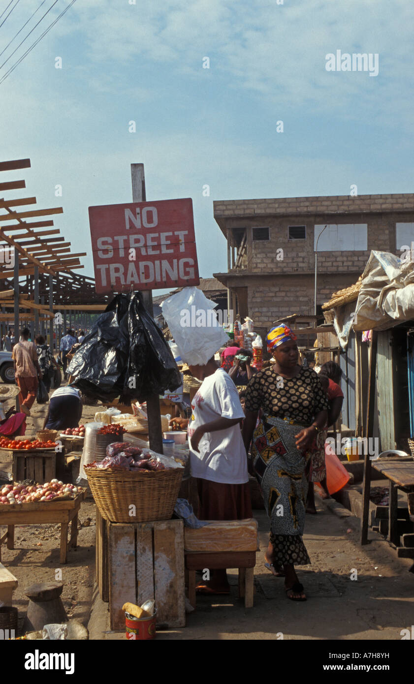 Street scene accra ghana hi-res stock photography and images - Alamy