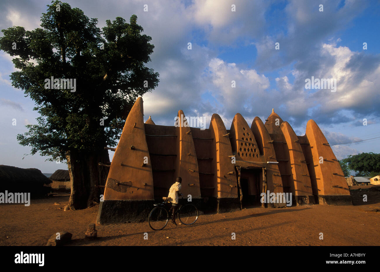 Larabanga mosque is an ancient West Sudanese style mosque, Larabanga ...