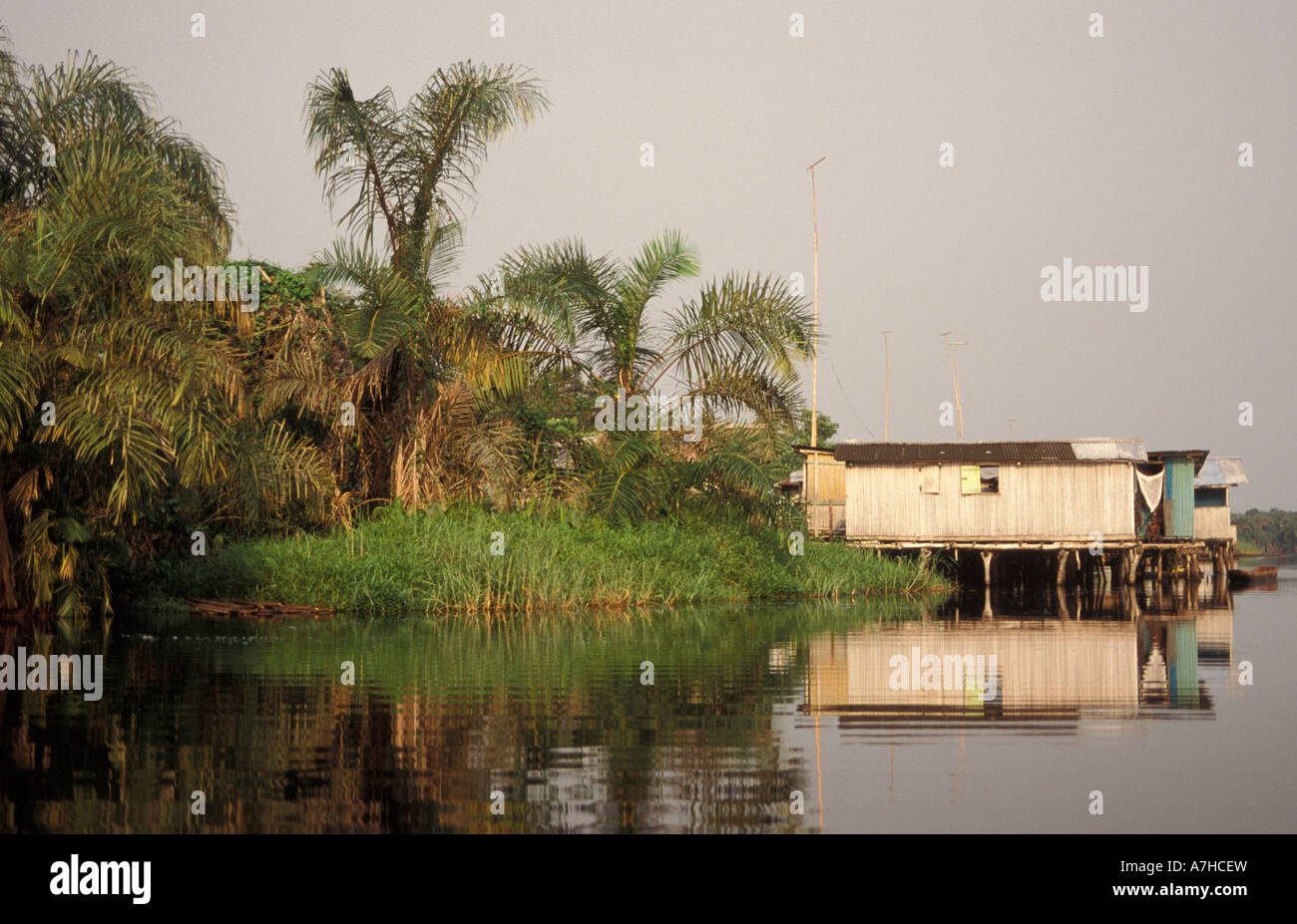 Nzulezo stilt village on Lake Amansuri, Ghana Stock Photo - Alamy