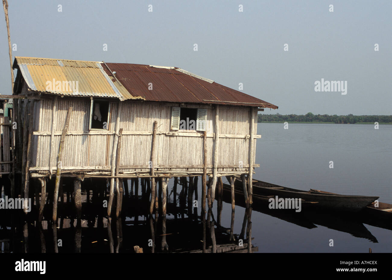 Nzulezo stilt village on Lake Amansuri, Ghana Stock Photo - Alamy