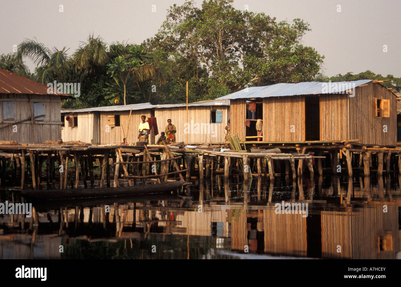 Nzulezo stilt village on Lake Amansuri, Ghana Stock Photo - Alamy