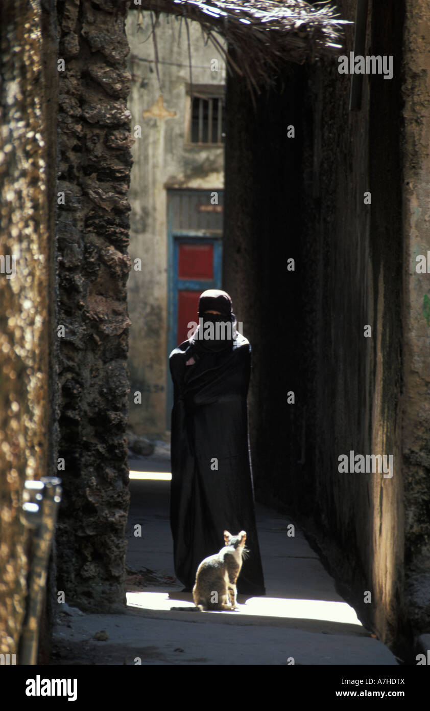 Swahili woman wearing a traditional buibui, Lamu, Kenya Stock Photo - Alamy