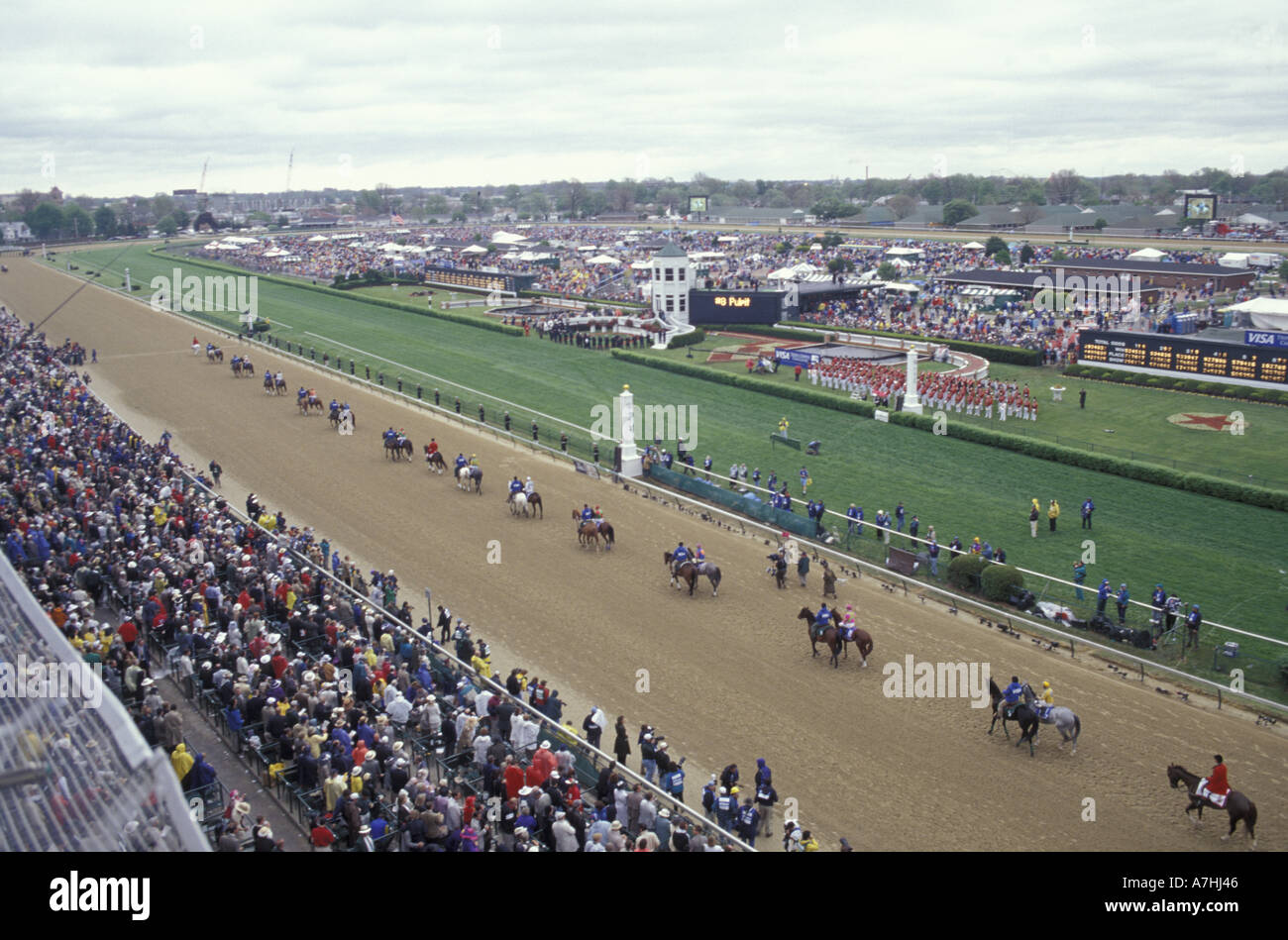 Kentucky derby crowd hi-res stock photography and images - Alamy
