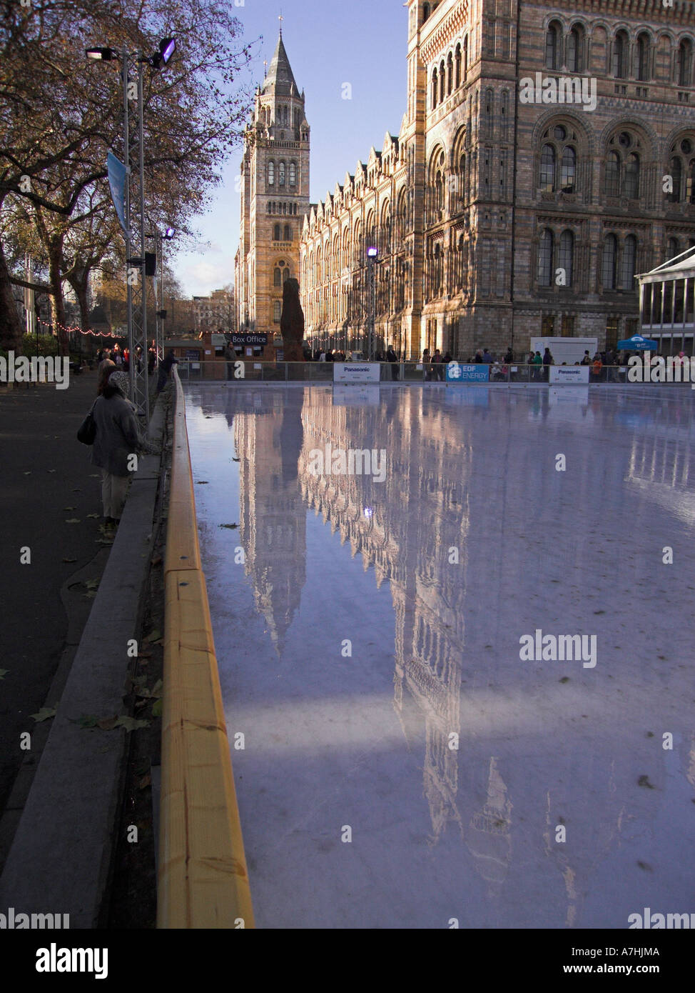 Victorian ice skating hi-res stock photography and images - Alamy