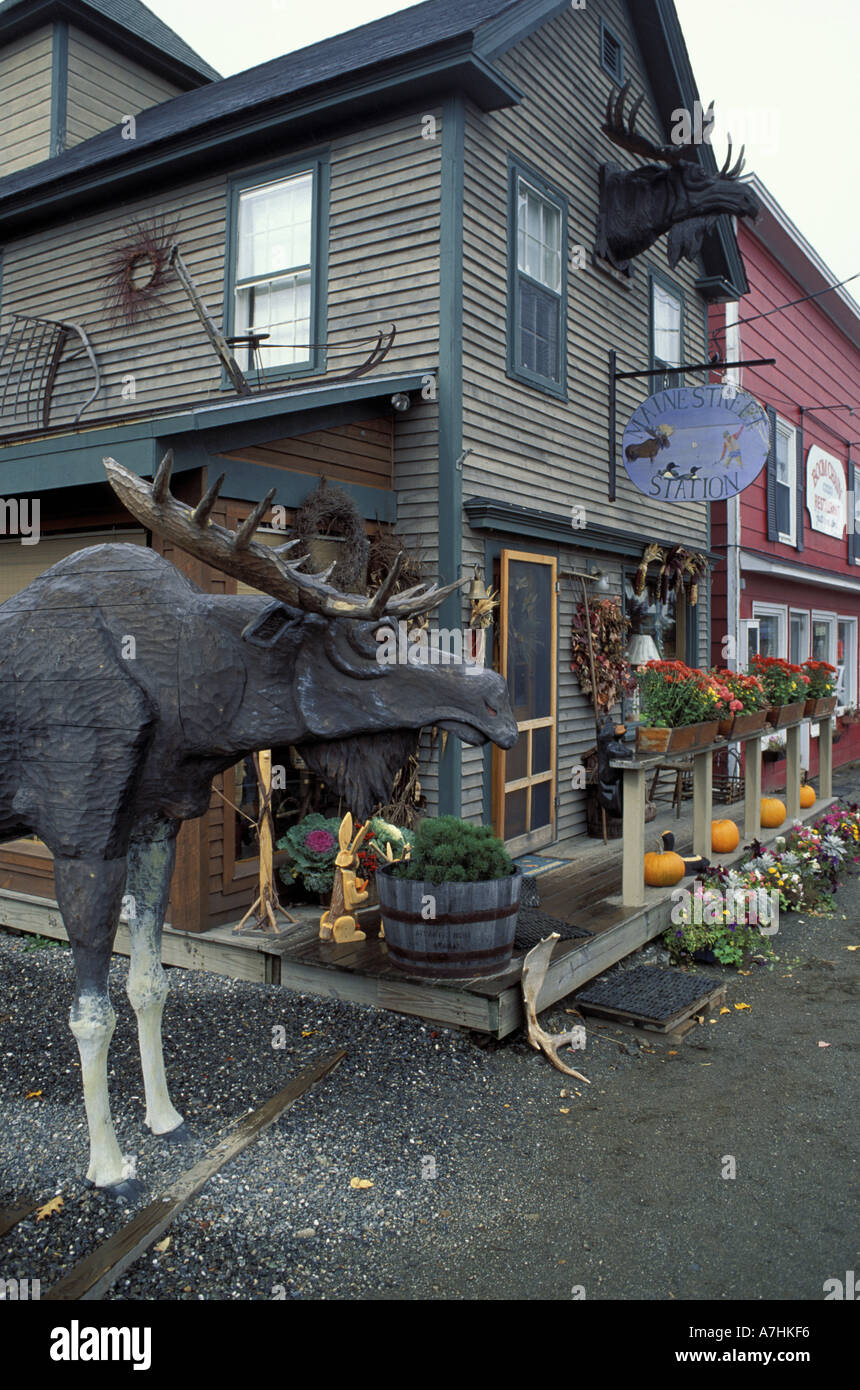 Carving moose hi-res stock photography and images - Alamy
