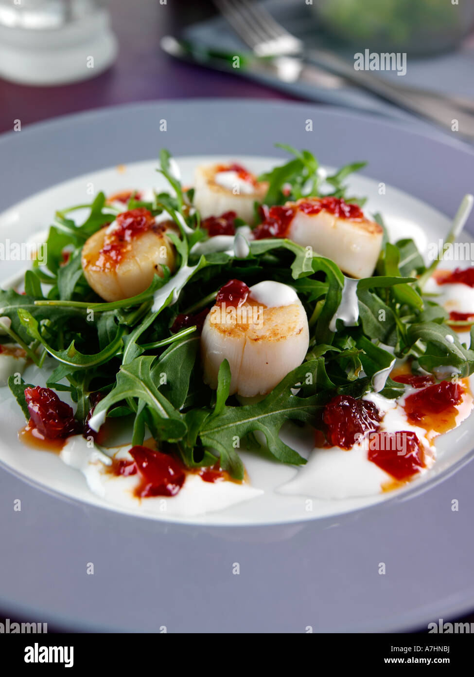 A plate of scallops and salad Stock Photo - Alamy