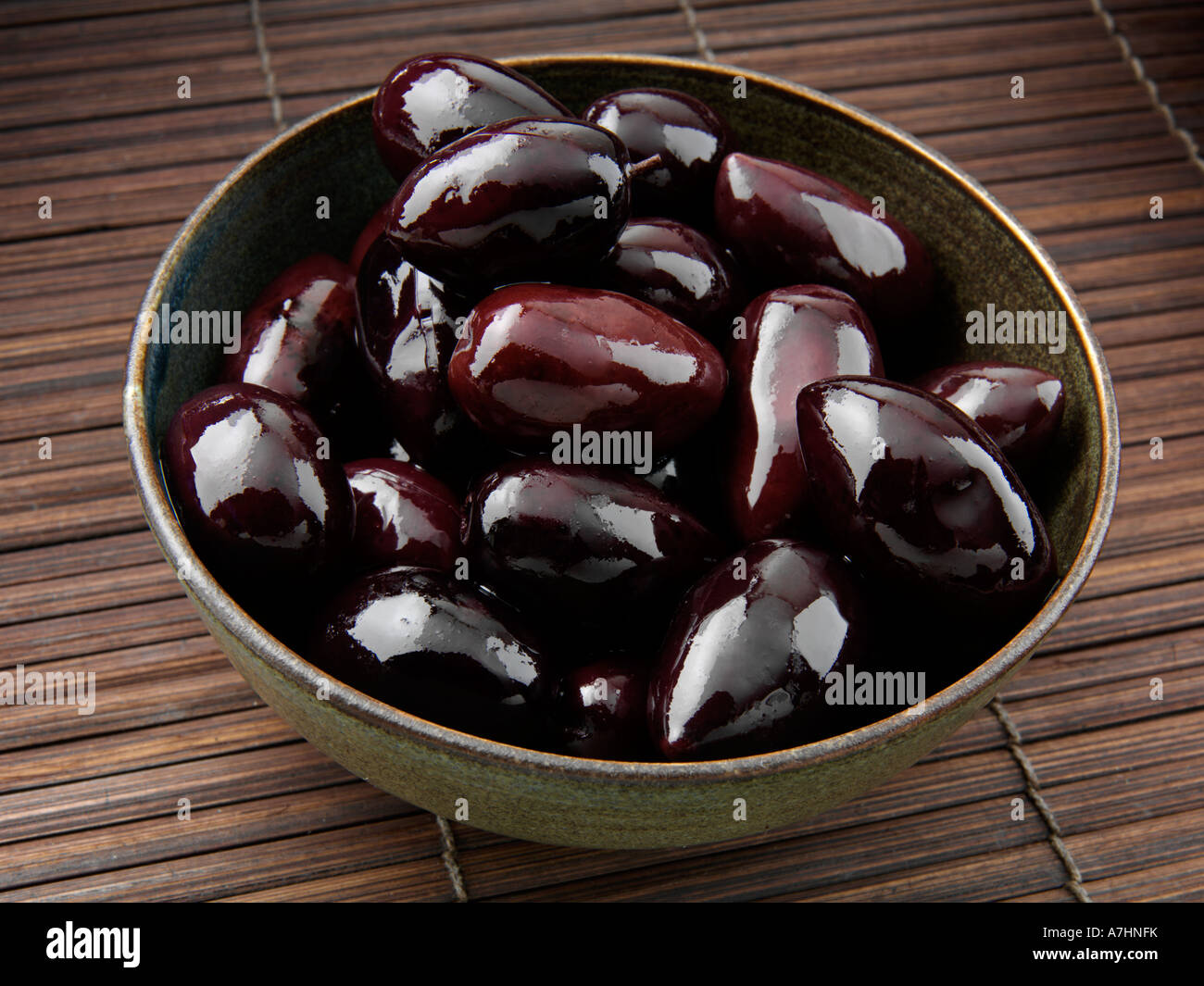 A bowl of Kalamata olives editorial food Stock Photo - Alamy