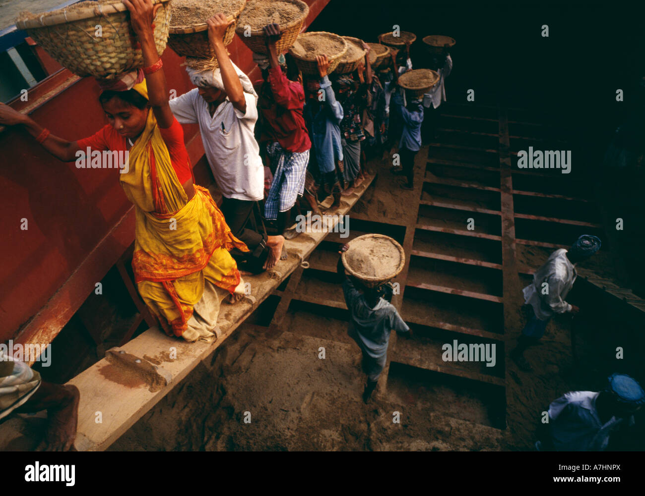 Male female labourers carrying hi-res stock photography and images - Alamy