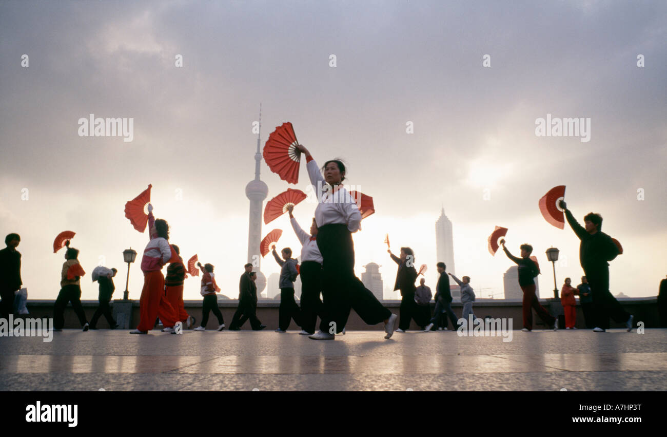 Fan dance hi-res stock photography and images - Alamy