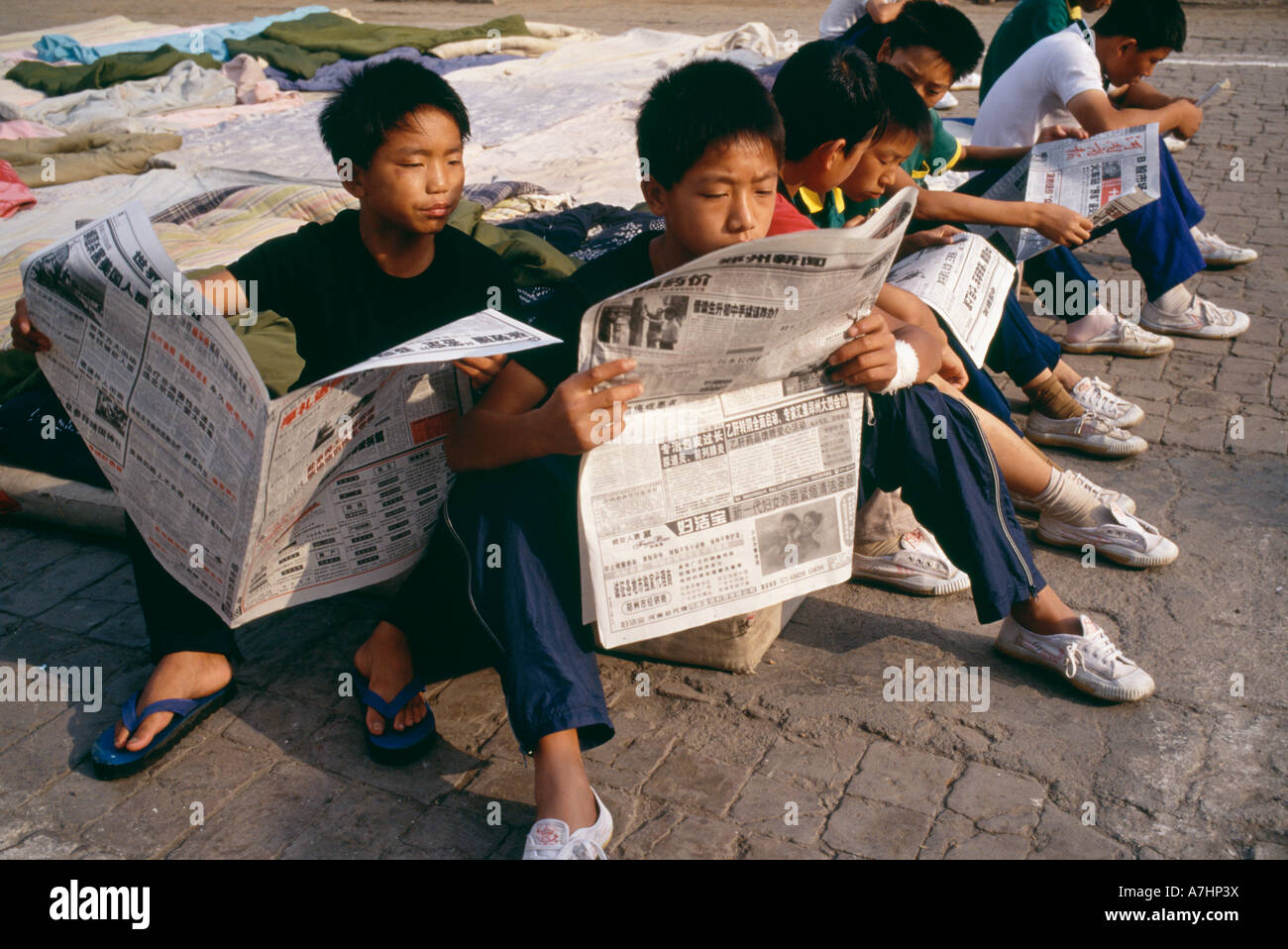 Students read newspaper hi-res stock photography and images - Alamy