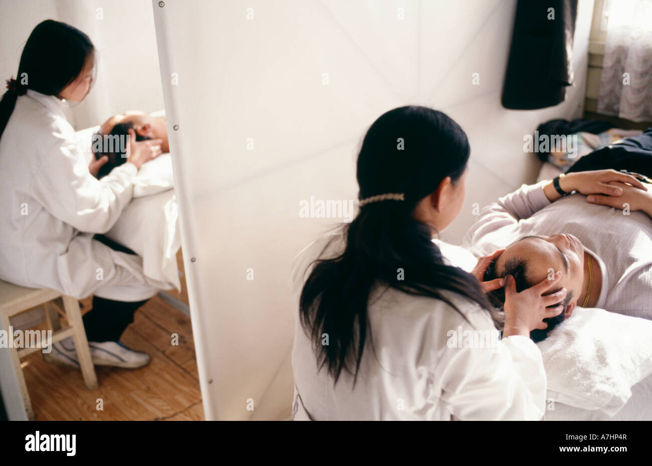 Female Masseurs Doing Head Massage To Clients In Yunnan China Stock