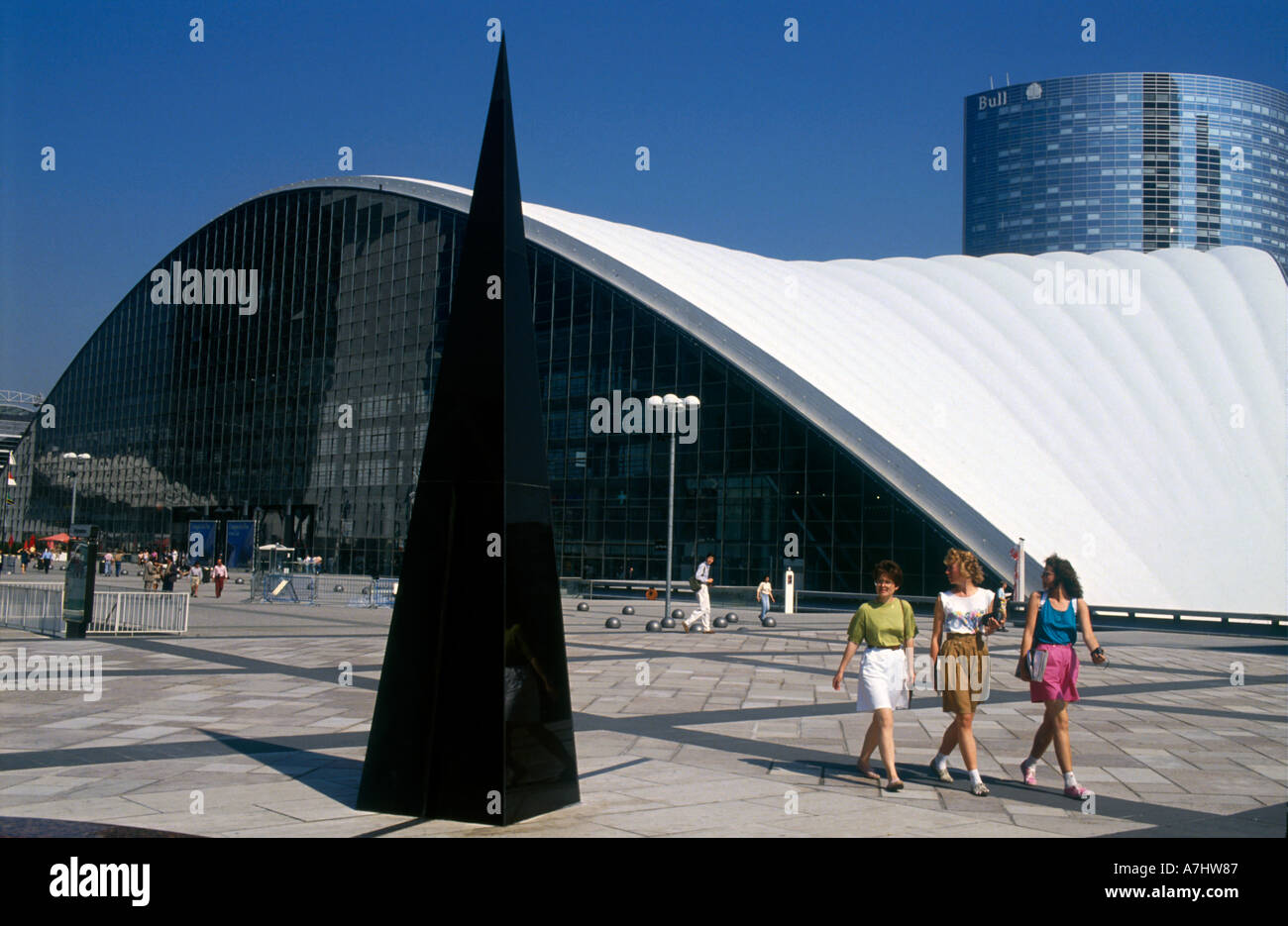 Cnit building in la défense hi-res stock photography and images - Alamy