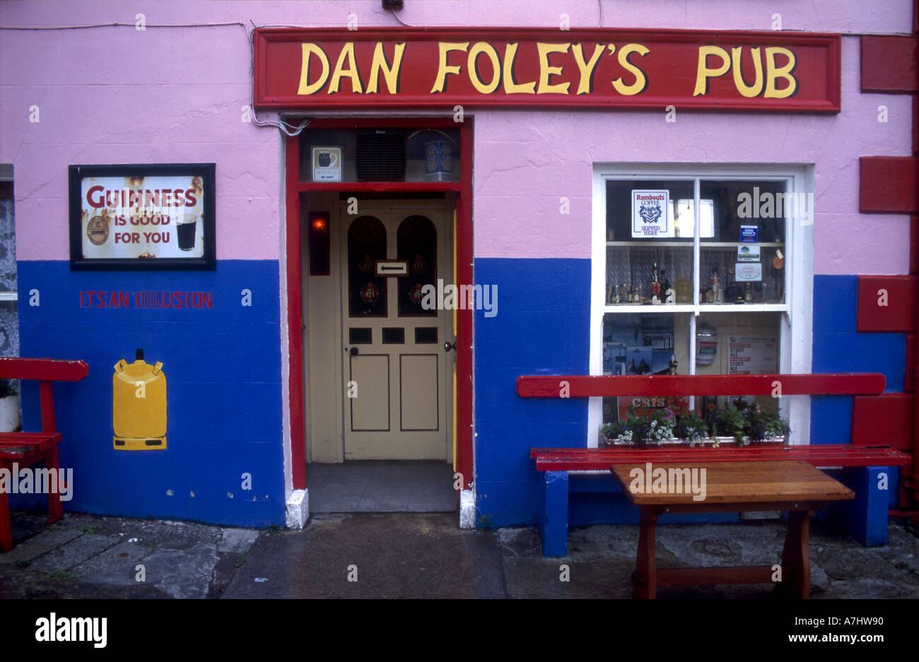 The famous dan foley s pub hi-res stock photography and images - Alamy