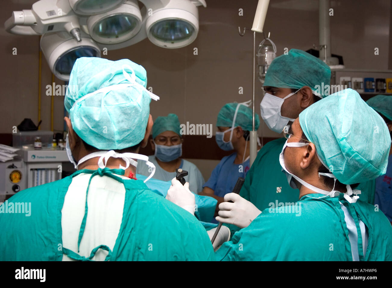 Doctors during surgery hi-res stock photography and images - Alamy