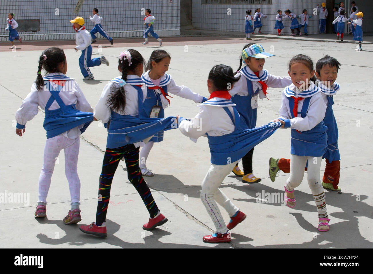 Children playing ring ring roses hi-res stock photography and images ...