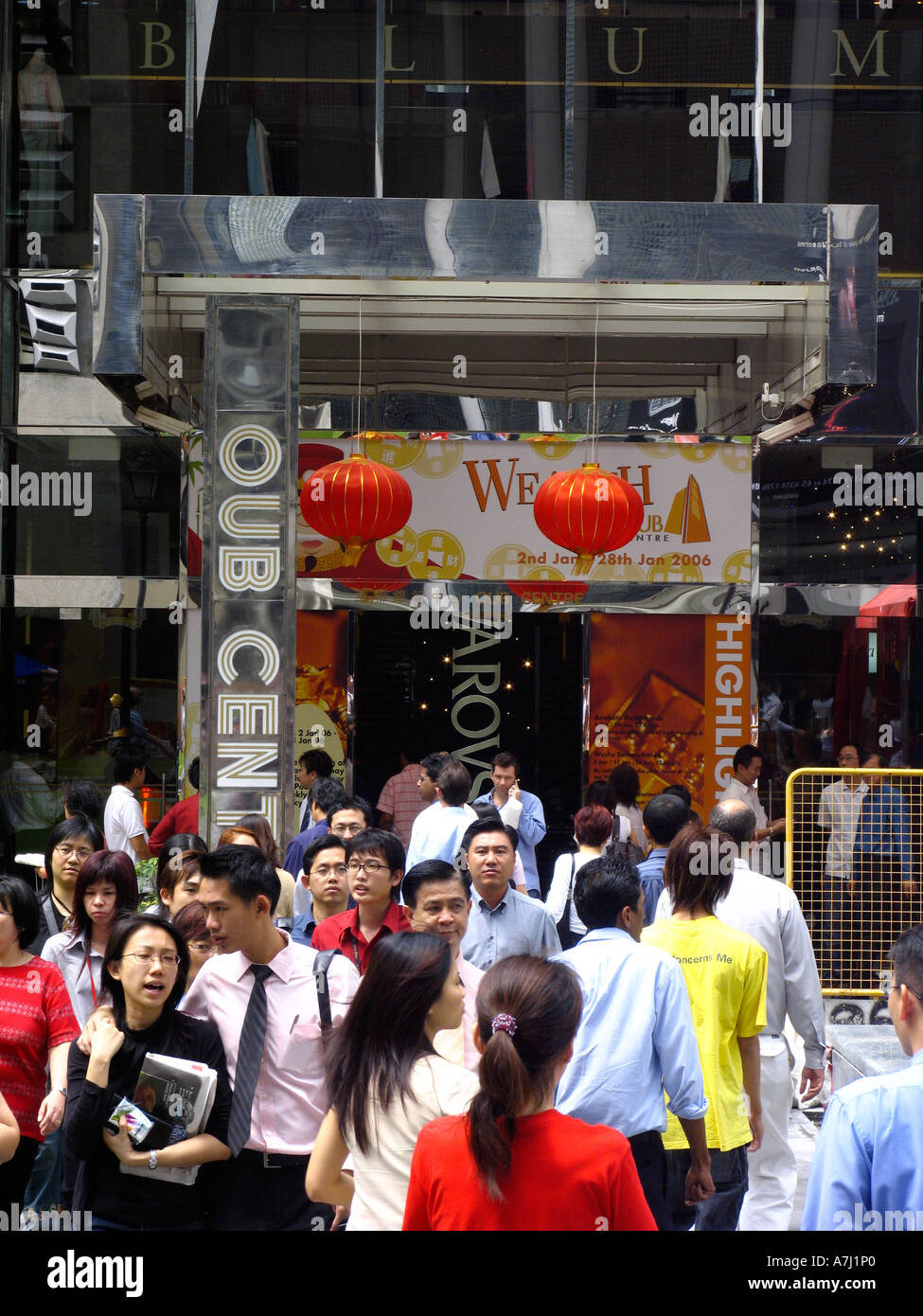 Shopping at Raffles Place Singapore Stock Photo - Alamy