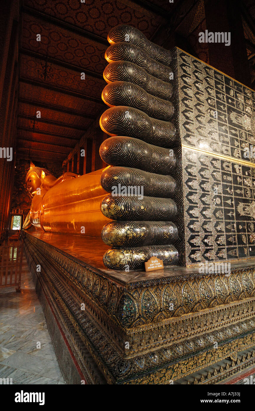 Statue of the Reclining Buddha Stock Photo - Alamy