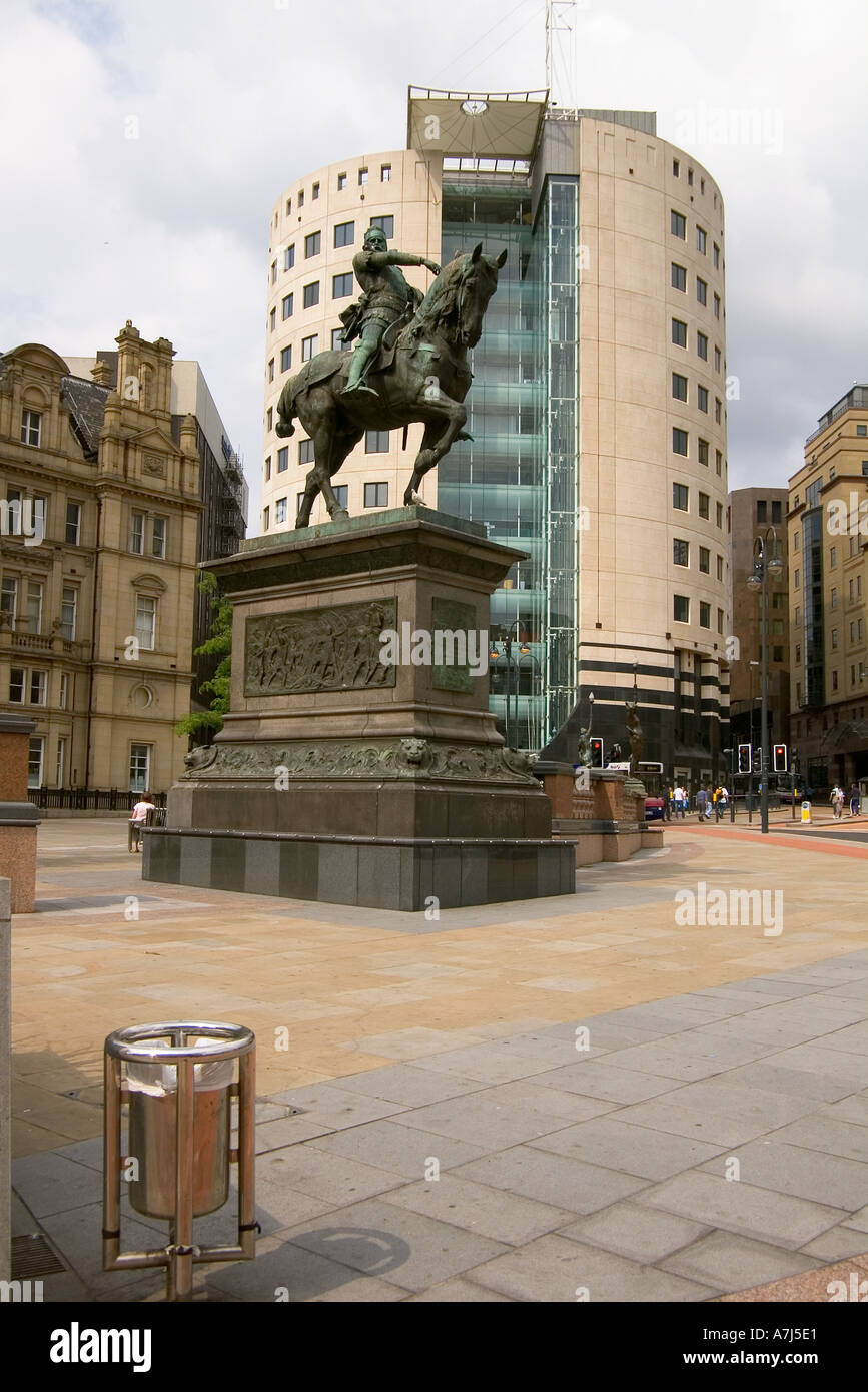 Edward the black prince statue hi-res stock photography and images - Alamy