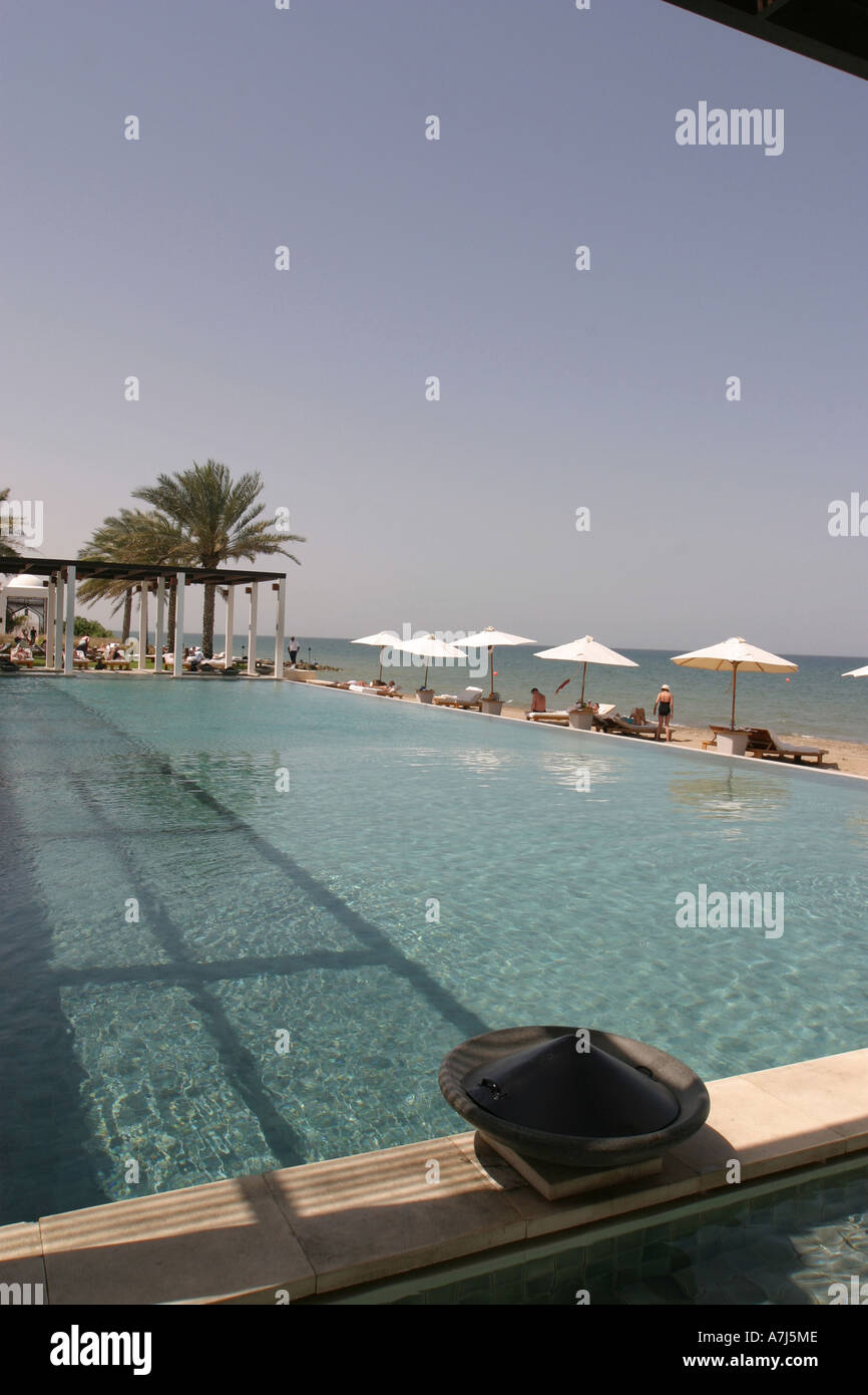 Infinity pool, The Chedi, Muscat, Oman Stock Photo - Alamy
