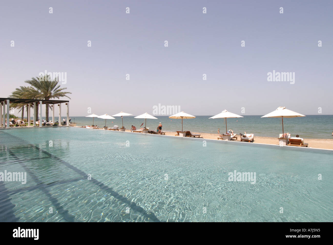 Infinity pool, The Chedi hotel, Muscat, Oman Stock Photo - Alamy
