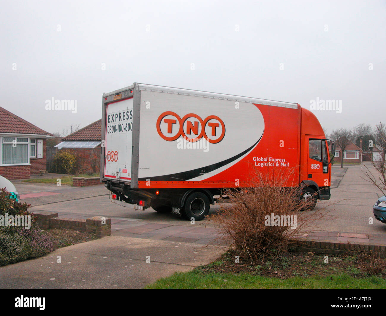 Tnt Express Stock Photos & Tnt Express Stock Images - Alamy