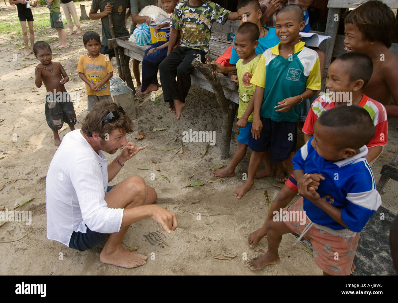 Moken children underwater hi-res stock photography and images - Alamy