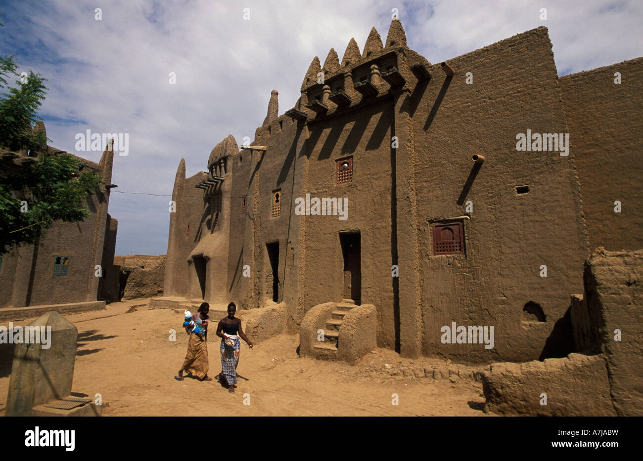 Traditional Moroccan style mud house, Djenné, Mali Stock Photo - Alamy