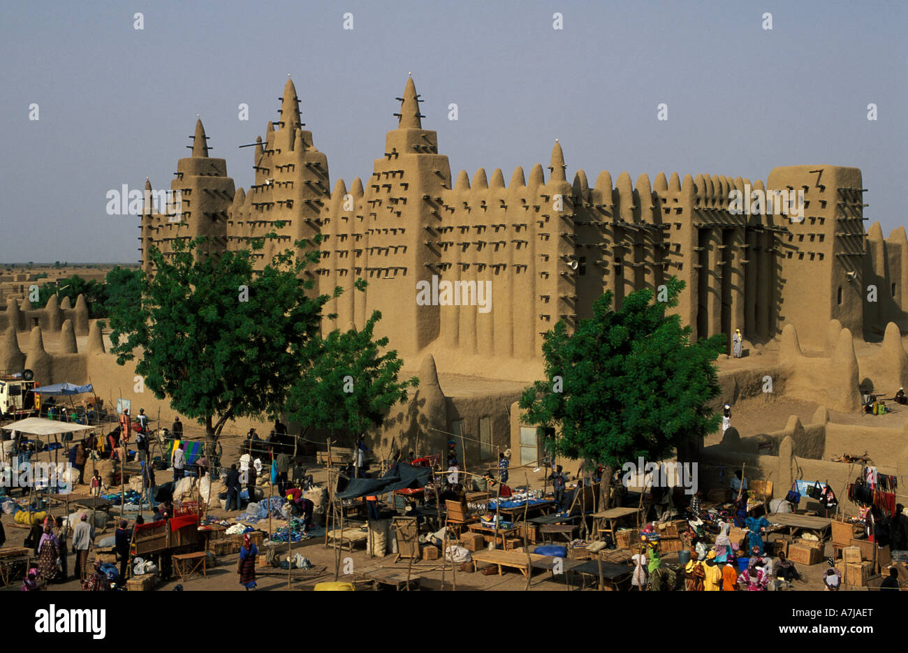 Djenné mosque on market day, the largest mud structure in the world was ...