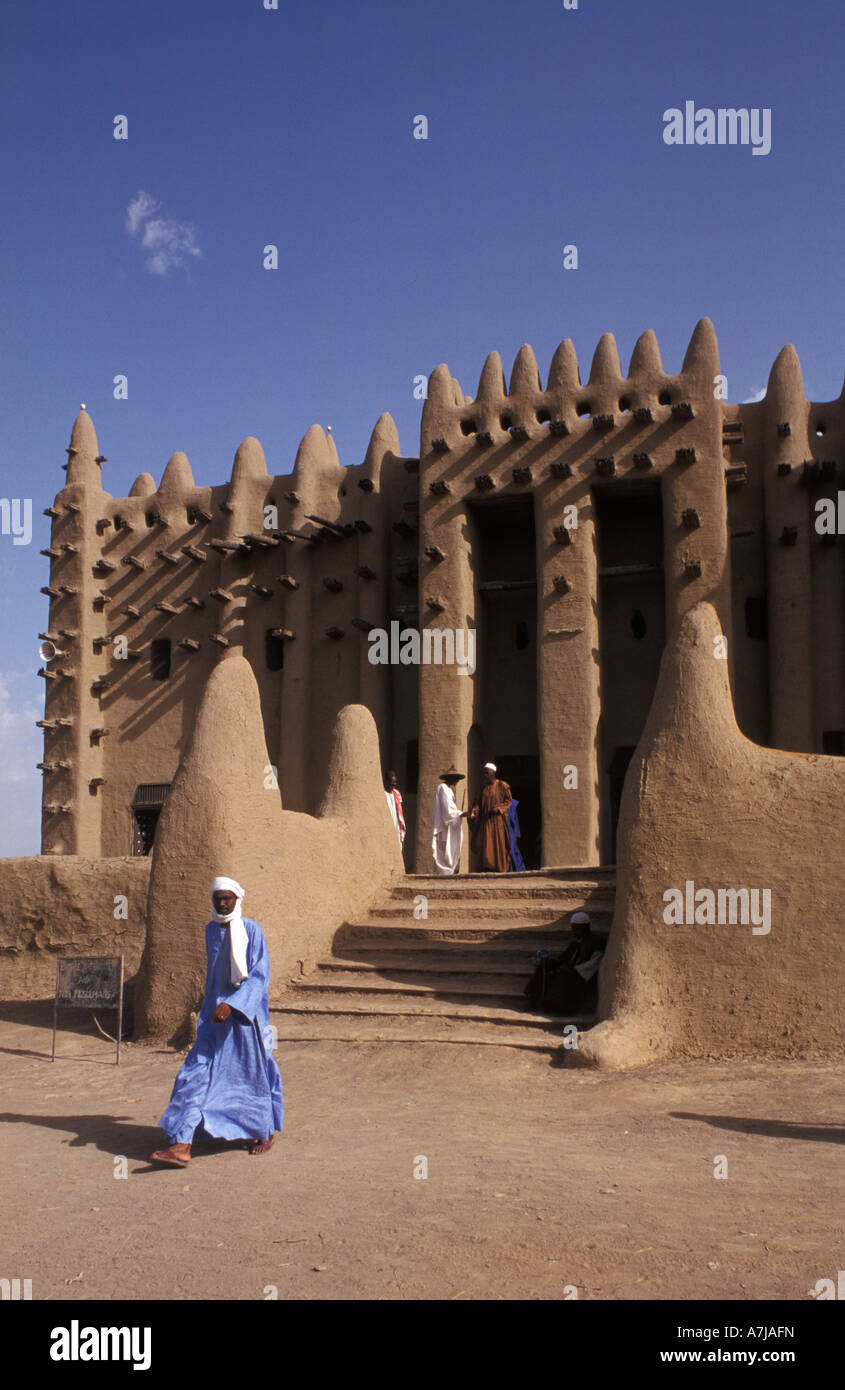 Djenné mosque, the largest mud structure in the world was first built ...