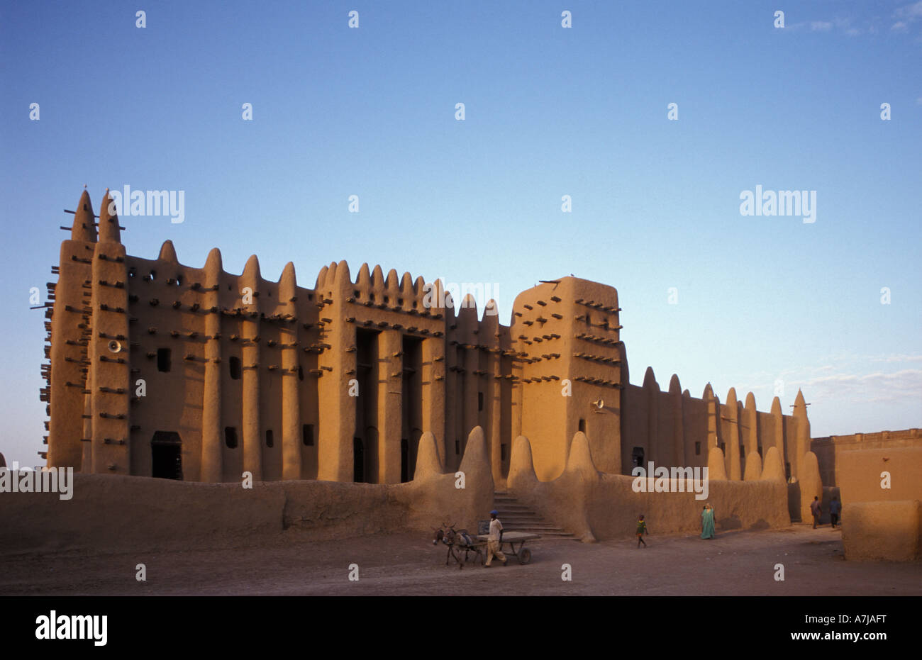 Djenné mosque, the largest mud structure in the world was first built ...