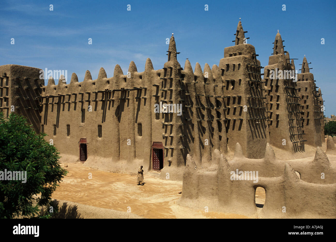 Djenné mosque, the largest mud structure in the world was first built ...