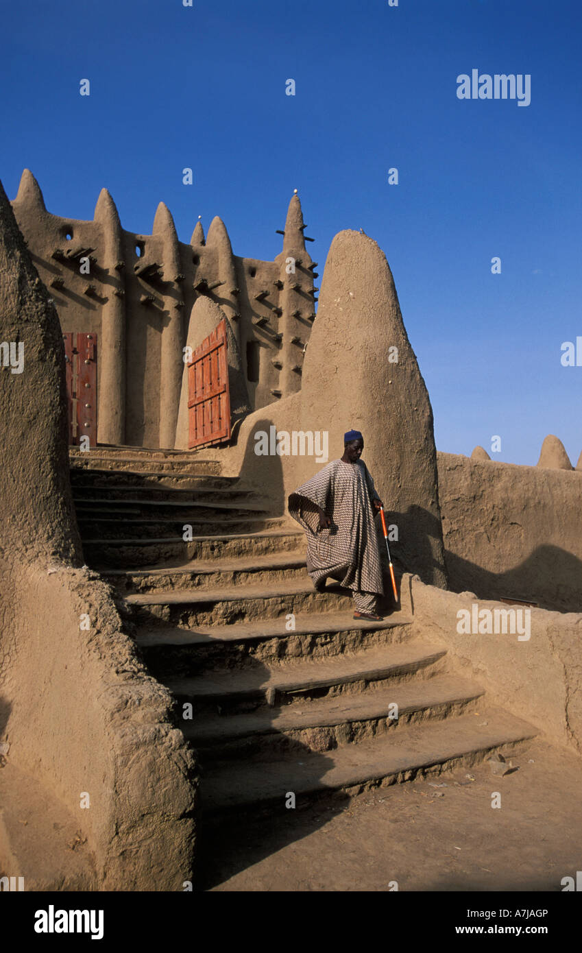 Djenné mosque, the largest mud structure in the world, was first built ...