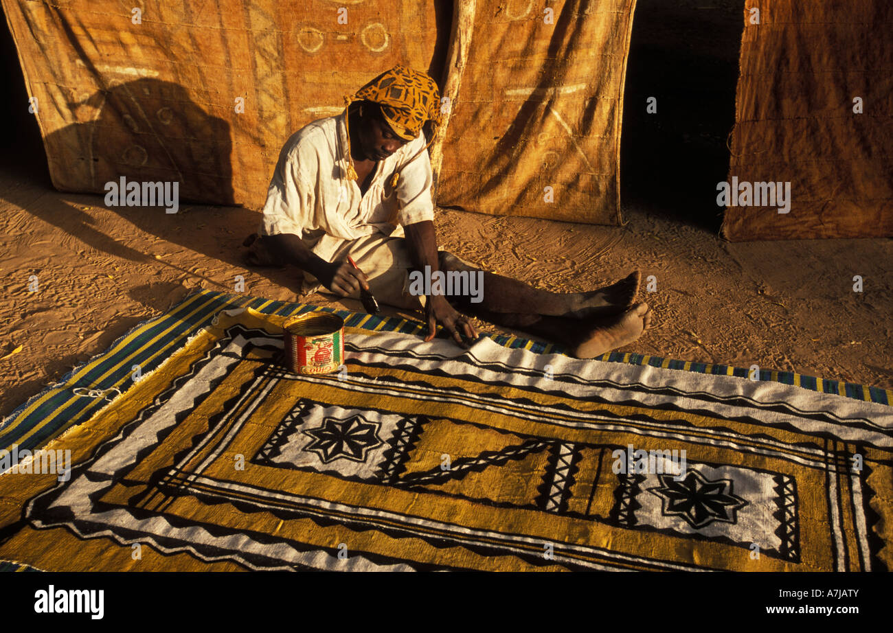 Bogolan or mud cloth painting Ende Dogon Country Mali Stock Photo - Alamy