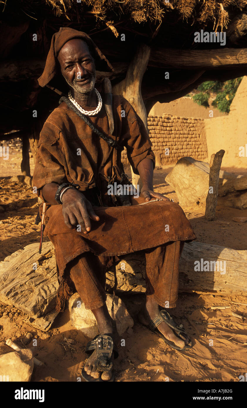 traditional hunter, Telí village, Dogon Country, Mali Stock Photo - Alamy