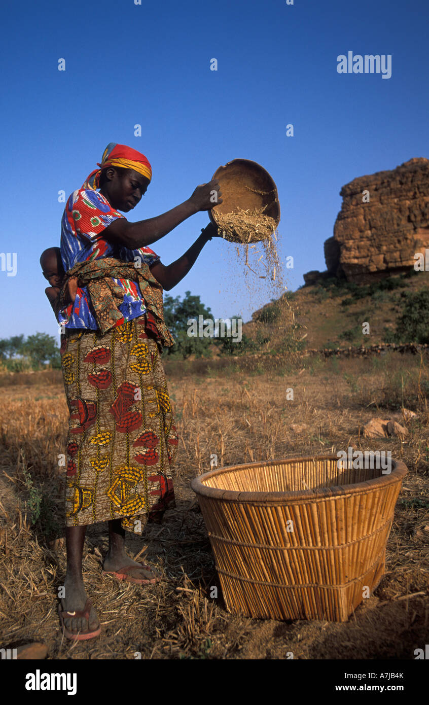 Mali dogon women tribe hi-res stock photography and images - Alamy