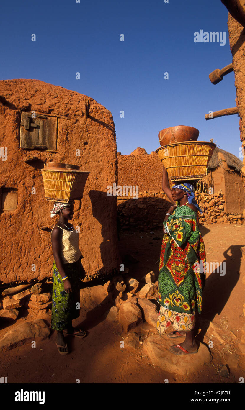 Mali dogon women tribe hi-res stock photography and images - Alamy