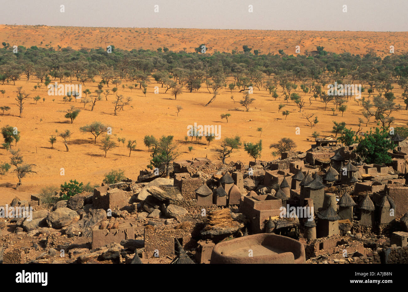Bandiagara escarpment cliff granary hi-res stock photography and images ...