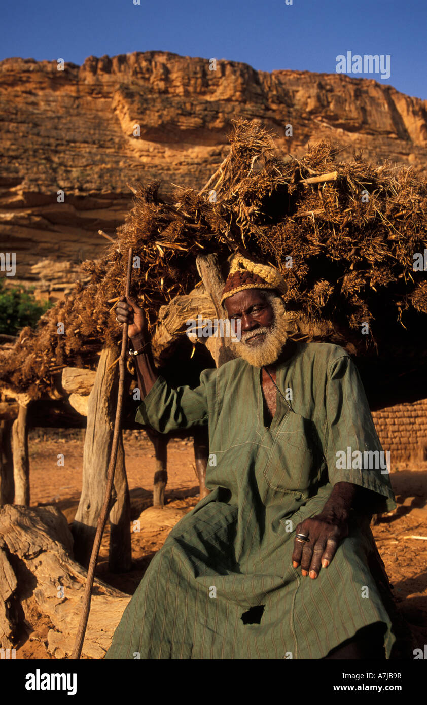 Dogon man hi-res stock photography and images - Alamy