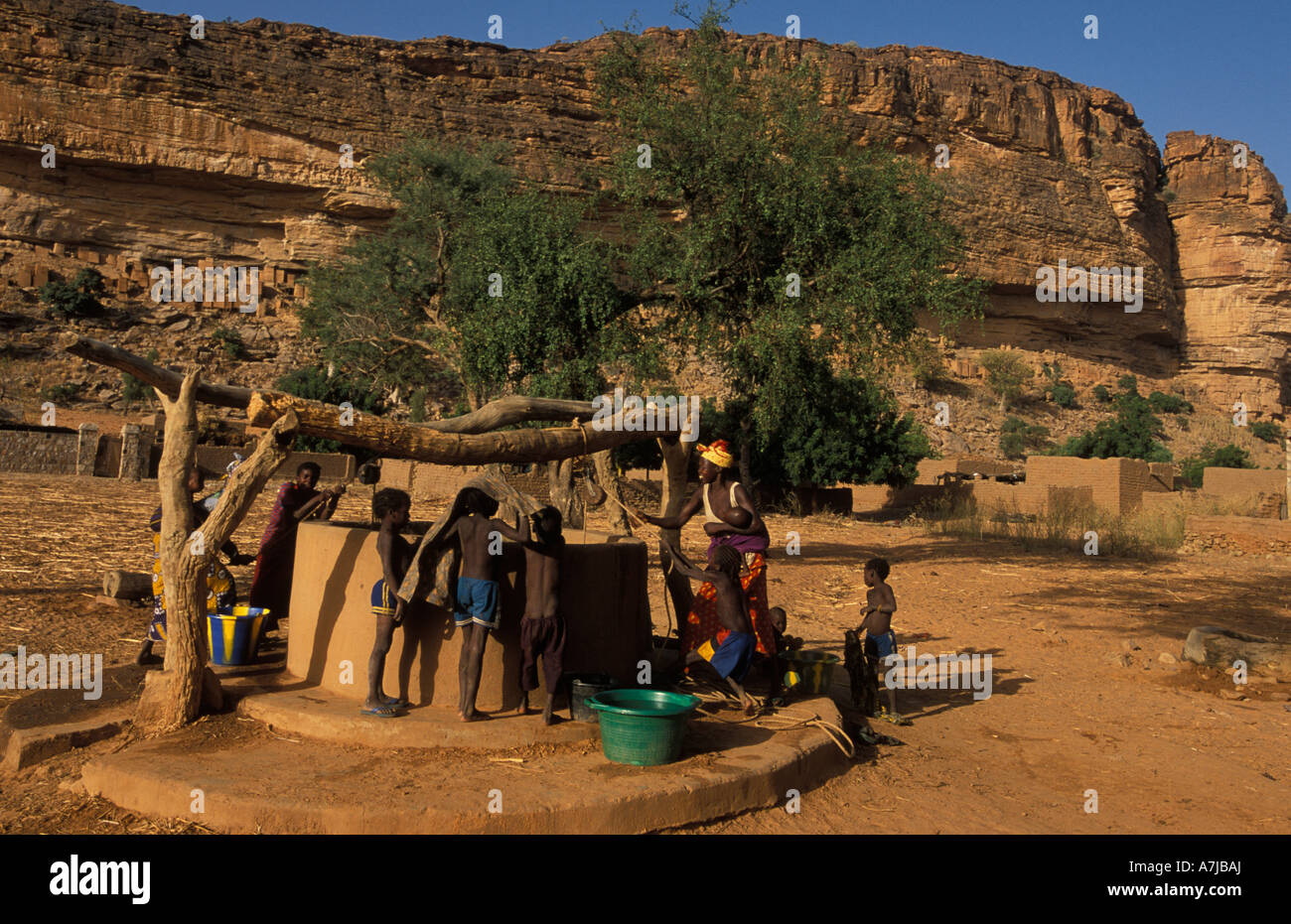 Mali dogon women tribe hi-res stock photography and images - Alamy