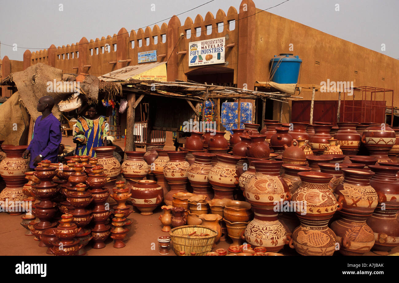 Mali pottery hi-res stock photography and images - Alamy