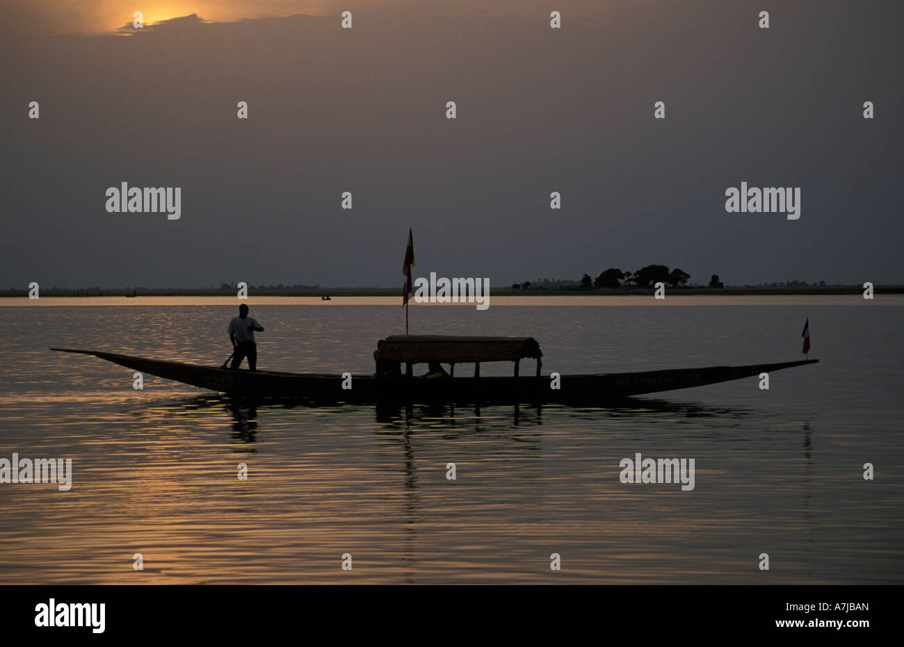 Mopti african sunset boat hi-res stock photography and images - Alamy